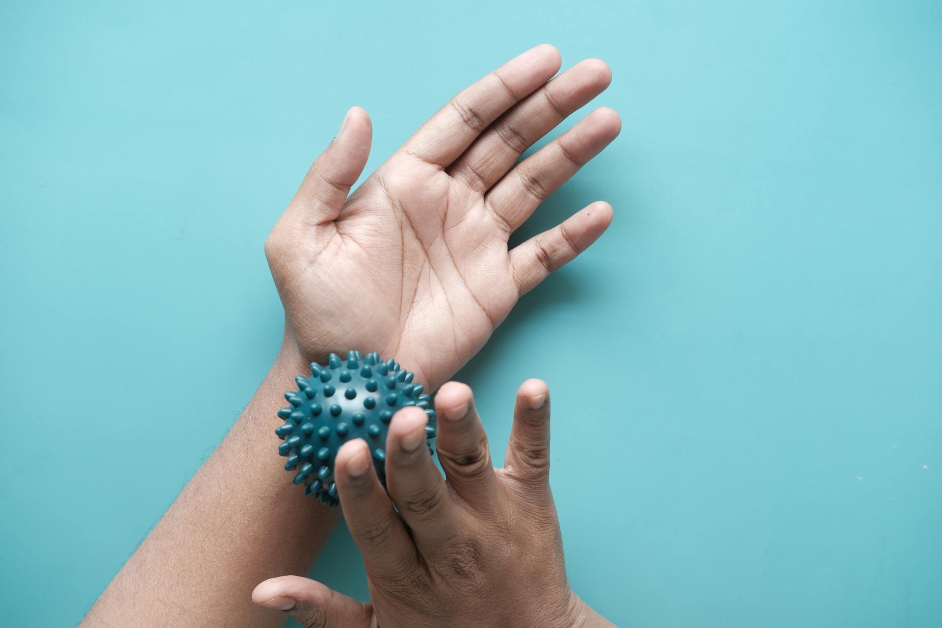 7 Easy Hand and Arm Massage Techniques for Pain Relief